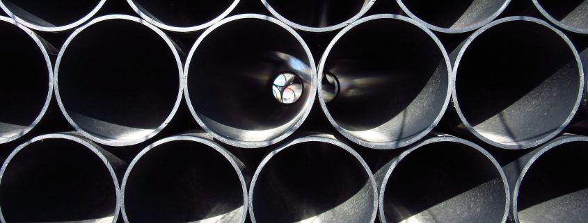 Couper un tuyau en PVC : Comment découper bien droit et proprement